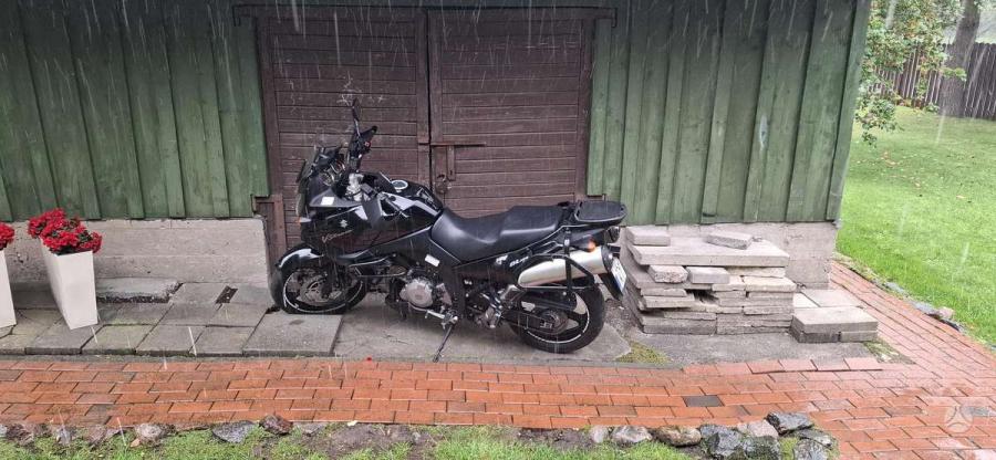 Black Suzuki DL 2007 in Elektrenai, with an engine capacity of 1.00 L and mileage of 31 thousand km for 3750 €, photo 1 on AUTOMOTO.COM.LV