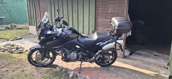 Suzuki DL 2007 in Elektrenai on AUTOMOTO.COM.LV Black Suzuki DL 2007 in Elektrenai, with an engine capacity of 1.00 L and mileage of 31 thousand km for 3750 €, photo 3 on AUTOMOTO.COM.LV