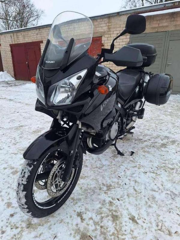 Suzuki DL 2007 in Elektrenai on AUTOMOTO.COM.LV Black Suzuki DL 2007 in Elektrenai, with an engine capacity of 1.00 L and mileage of 31 thousand km for 3750 €, photo 5 on AUTOMOTO.COM.LV