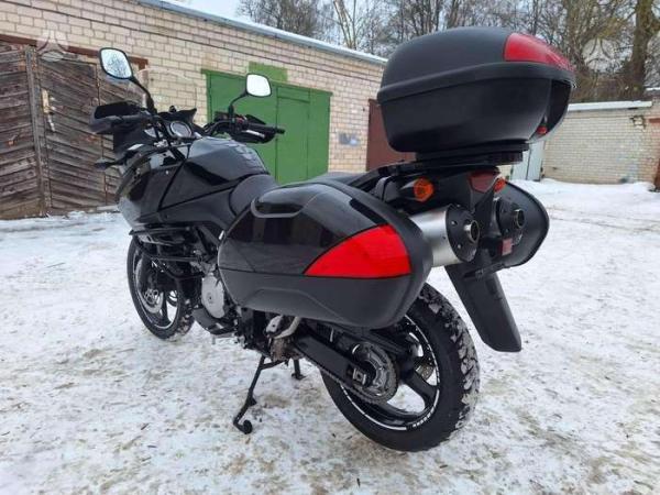 Suzuki DL 2007 in Elektrenai on AUTOMOTO.COM.LV Black Suzuki DL 2007 in Elektrenai, with an engine capacity of 1.00 L and mileage of 31 thousand km for 3750 €, photo 6 on AUTOMOTO.COM.LV