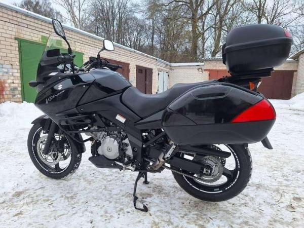 Suzuki DL 2007 in Elektrenai on AUTOMOTO.COM.LV Black Suzuki DL 2007 in Elektrenai, with an engine capacity of 1.00 L and mileage of 31 thousand km for 3750 €, photo 7 on AUTOMOTO.COM.LV