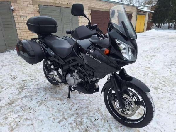 Suzuki DL 2007 in Elektrenai on AUTOMOTO.COM.LV Black Suzuki DL 2007 in Elektrenai, with an engine capacity of 1.00 L and mileage of 31 thousand km for 3750 €, photo 9 on AUTOMOTO.COM.LV