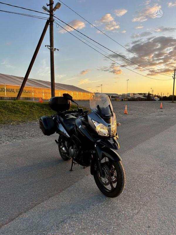 Suzuki DL 2008 in Vilnius on AUTOMOTO.COM.LV Black Suzuki DL 2008 in Vilnius, with an engine capacity of 1.00 L and mileage of 60 thousand km for 3150 €, photo 3 on AUTOMOTO.COM.LV