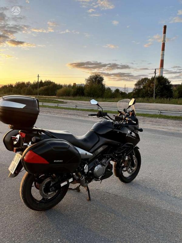 Suzuki DL 2008 in Vilnius on AUTOMOTO.COM.LV Black Suzuki DL 2008 in Vilnius, with an engine capacity of 1.00 L and mileage of 60 thousand km for 3150 €, photo 6 on AUTOMOTO.COM.LV