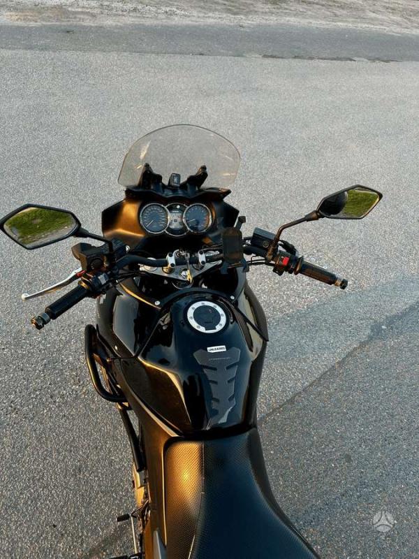 Suzuki DL 2008 in Vilnius on AUTOMOTO.COM.LV Black Suzuki DL 2008 in Vilnius, with an engine capacity of 1.00 L and mileage of 60 thousand km for 3150 €, photo 7 on AUTOMOTO.COM.LV