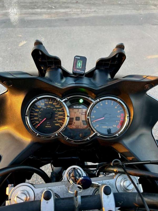 Suzuki DL 2008 in Vilnius on AUTOMOTO.COM.LV Black Suzuki DL 2008 in Vilnius, with an engine capacity of 1.00 L and mileage of 60 thousand km for 3150 €, photo 8 on AUTOMOTO.COM.LV