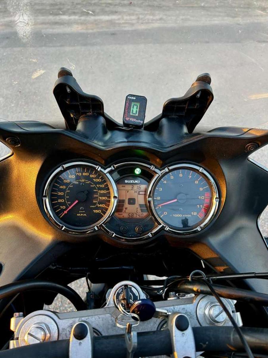 Black Suzuki DL 2008 in Vilnius, with an engine capacity of 1.00 L and mileage of 60 thousand km for 3150 €, photo 8 on AUTOMOTO.COM.LV