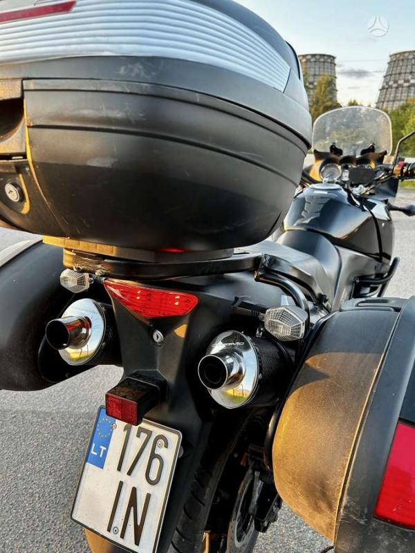 Suzuki DL 2008 in Vilnius on AUTOMOTO.COM.LV Black Suzuki DL 2008 in Vilnius, with an engine capacity of 1.00 L and mileage of 60 thousand km for 3150 €, photo 9 on AUTOMOTO.COM.LV