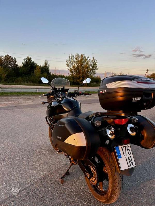 Suzuki DL 2008 in Vilnius on AUTOMOTO.COM.LV Black Suzuki DL 2008 in Vilnius, with an engine capacity of 1.00 L and mileage of 60 thousand km for 3150 €, photo 10 on AUTOMOTO.COM.LV