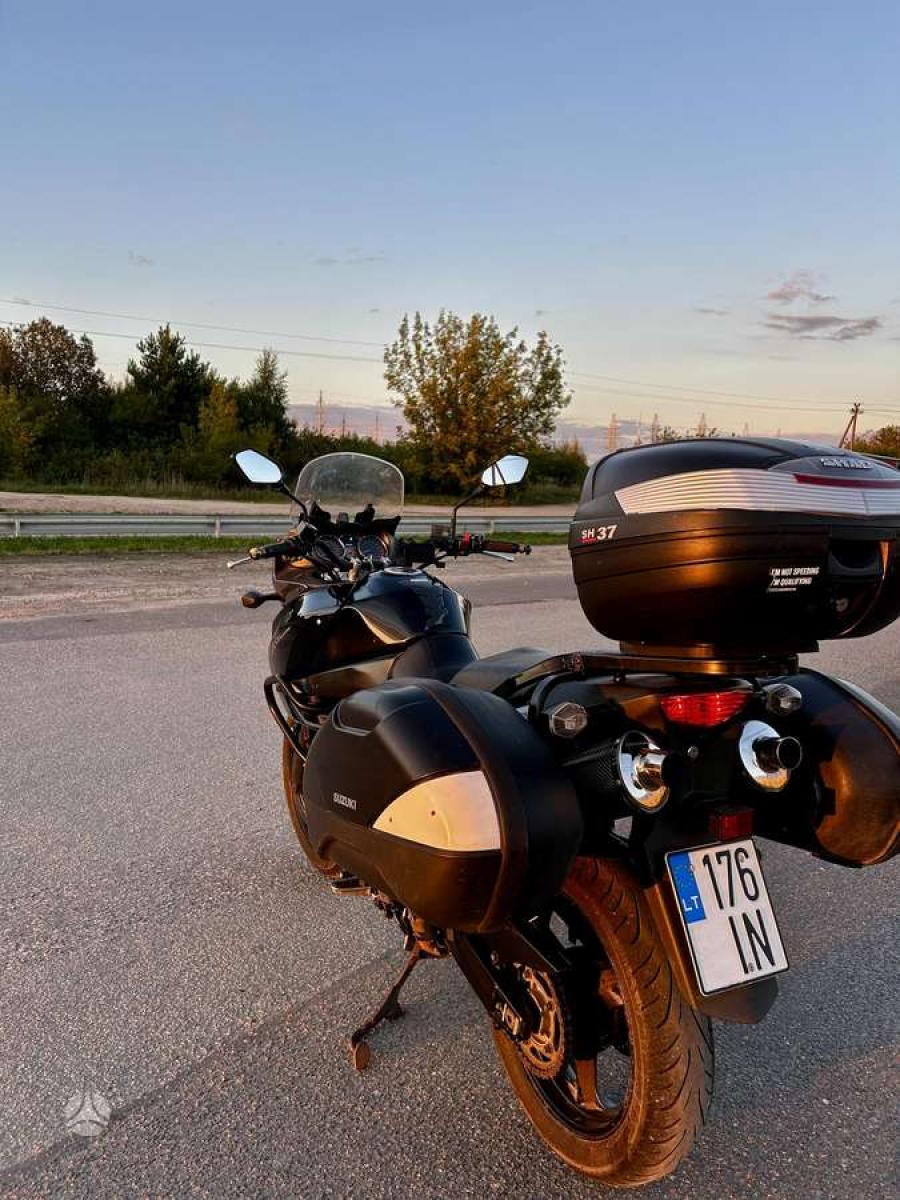 Black Suzuki DL 2008 in Vilnius, with an engine capacity of 1.00 L and mileage of 60 thousand km for 3150 €, photo 10 on AUTOMOTO.COM.LV