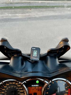 Black Suzuki DL 2008 in Vilnius, with an engine capacity of 1.00 L and mileage of 60 thousand km for 3150 €, photo 11 on AUTOMOTO.COM.LV