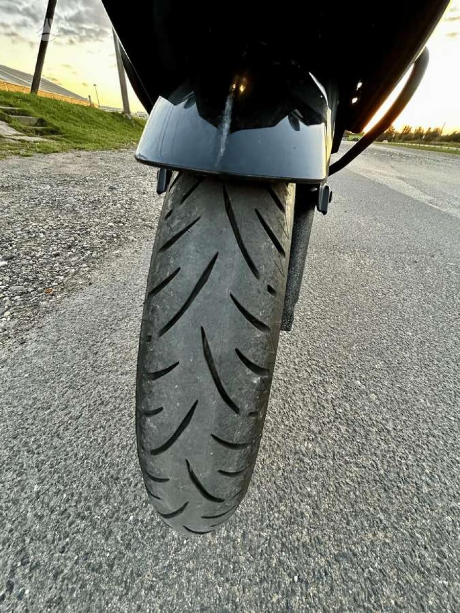 Black Suzuki DL 2008 in Vilnius, with an engine capacity of 1.00 L and mileage of 60 thousand km for 3150 €, photo 13 on AUTOMOTO.COM.LV