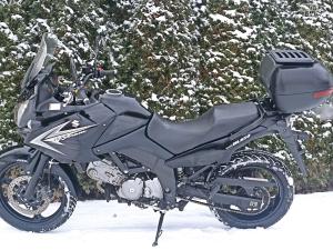 Black Suzuki DL 2010 in Kaunas, with an engine capacity of 0.65 L and mileage of 19 thousand km for 4200 €, photo 3 on AUTOMOTO.COM.LV