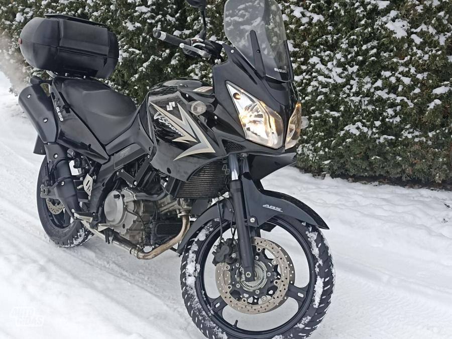 Black Suzuki DL 2010 in Kaunas, with an engine capacity of 0.65 L and mileage of 19 thousand km for 4200 €, photo 4 on AUTOMOTO.COM.LV