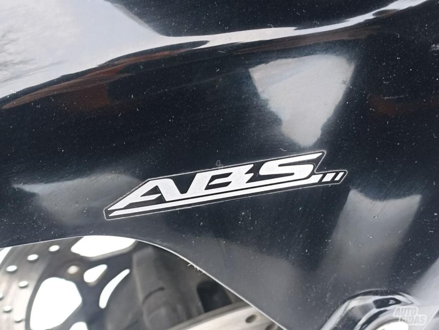 Black Suzuki DL 2010 in Kaunas, with an engine capacity of 0.65 L and mileage of 19 thousand km for 4200 €, photo 8 on AUTOMOTO.COM.LV