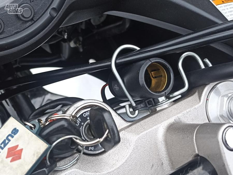 Black Suzuki DL 2010 in Kaunas, with an engine capacity of 0.65 L and mileage of 19 thousand km for 4200 €, photo 13 on AUTOMOTO.COM.LV
