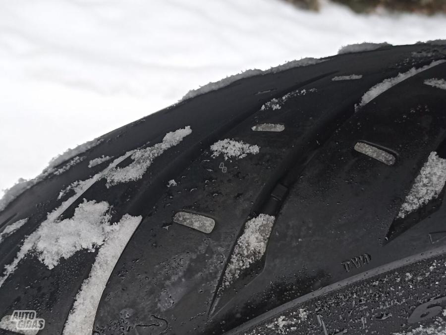 Black Suzuki DL 2010 in Kaunas, with an engine capacity of 0.65 L and mileage of 19 thousand km for 4200 €, photo 15 on AUTOMOTO.COM.LV