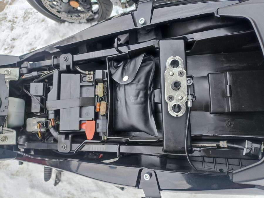 Black Suzuki DL 2010 in Kaunas, with an engine capacity of 0.65 L and mileage of 19 thousand km for 4200 €, photo 20 on AUTOMOTO.COM.LV
