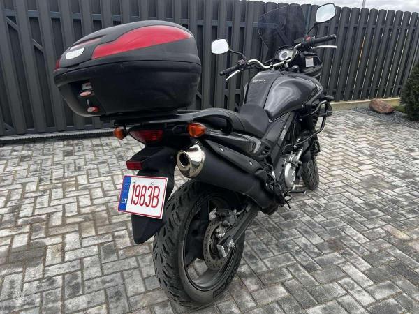 Melns Suzuki DL 2013 Šauļi, ar dzinēja tilpumu 0.65 L un nobraukumu 54 tūkst. km par 3500 €, foto 7 vietnē AUTOMOTO.COM.LV
