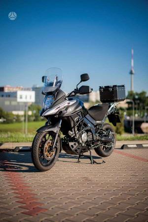 Black Suzuki DL 2017 in Vilnius, with an engine capacity of 0.65 L and mileage of 36 thousand km for 4999 €, photo  on AUTOMOTO.COM.LV