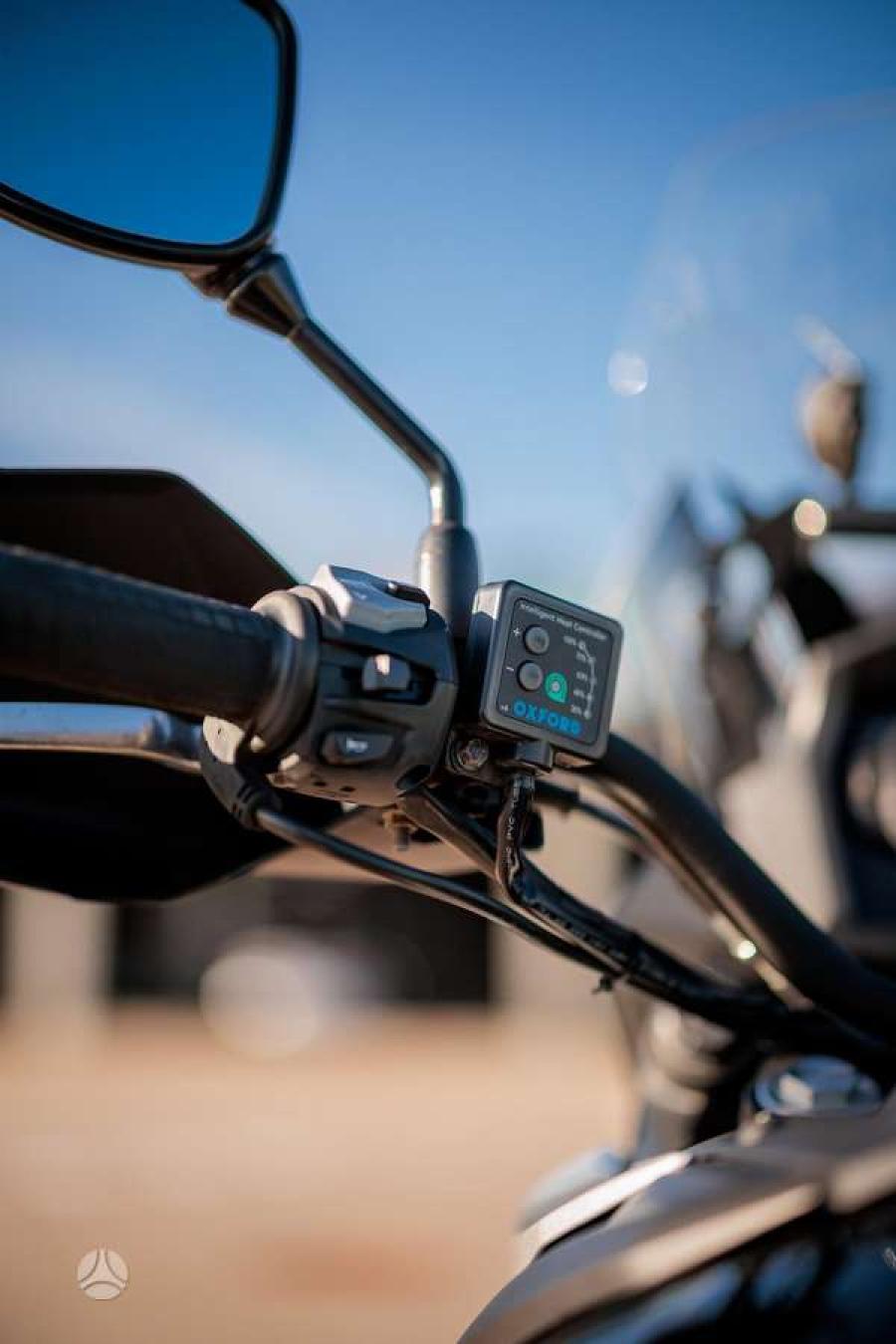 Black Suzuki DL 2017 in Vilnius, with an engine capacity of 0.65 L and mileage of 36 thousand km for 4999 €, photo 5 on AUTOMOTO.COM.LV