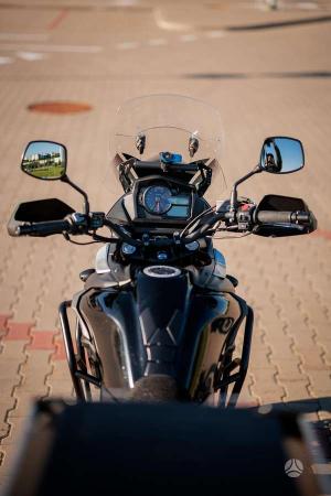 Black Suzuki DL 2017 in Vilnius, with an engine capacity of 0.65 L and mileage of 36 thousand km for 4999 €, photo 6 on AUTOMOTO.COM.LV