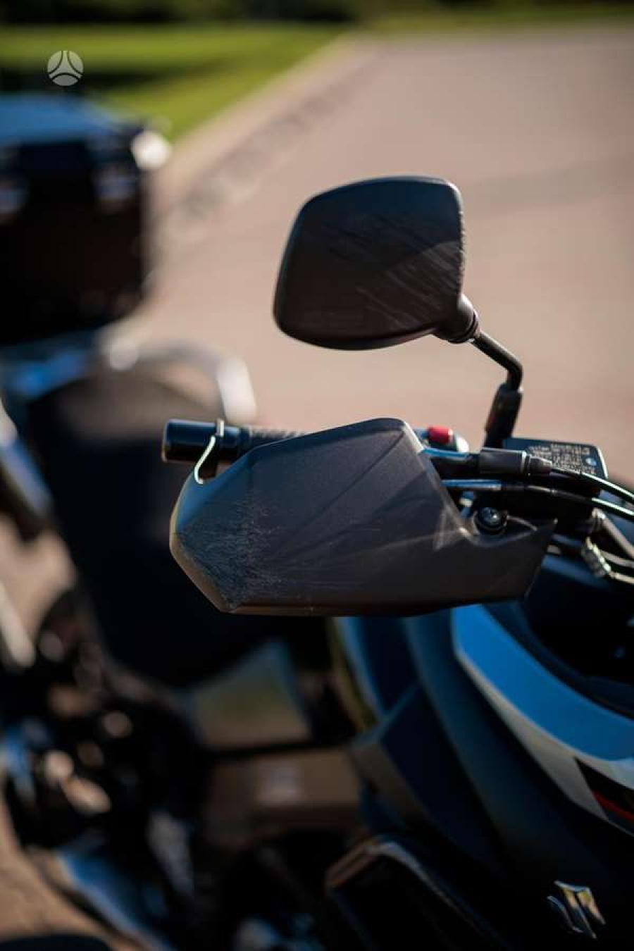 Black Suzuki DL 2017 in Vilnius, with an engine capacity of 0.65 L and mileage of 36 thousand km for 4999 €, photo 11 on AUTOMOTO.COM.LV