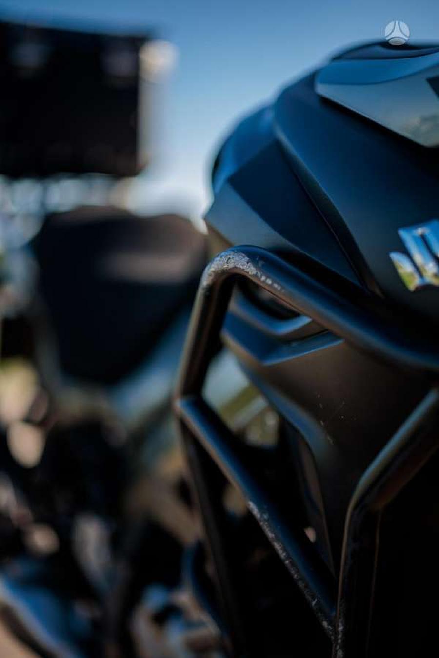 Black Suzuki DL 2017 in Vilnius, with an engine capacity of 0.65 L and mileage of 36 thousand km for 4999 €, photo 12 on AUTOMOTO.COM.LV
