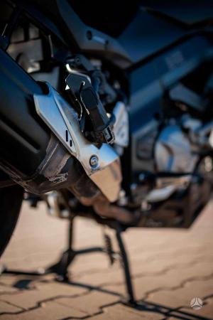 Black Suzuki DL 2017 in Vilnius, with an engine capacity of 0.65 L and mileage of 36 thousand km for 4999 €, photo 13 on AUTOMOTO.COM.LV