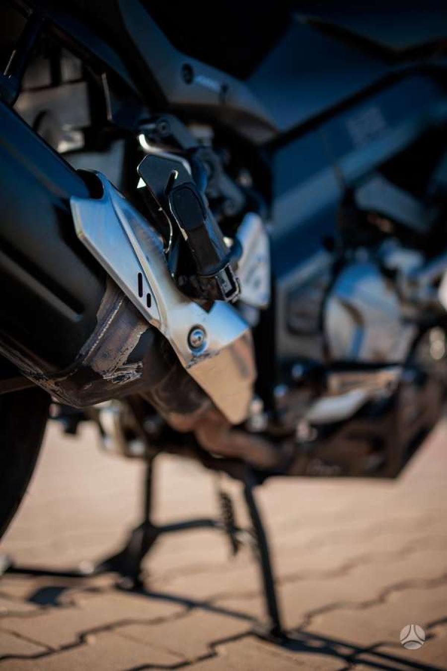 Black Suzuki DL 2017 in Vilnius, with an engine capacity of 0.65 L and mileage of 36 thousand km for 4999 €, photo 13 on AUTOMOTO.COM.LV