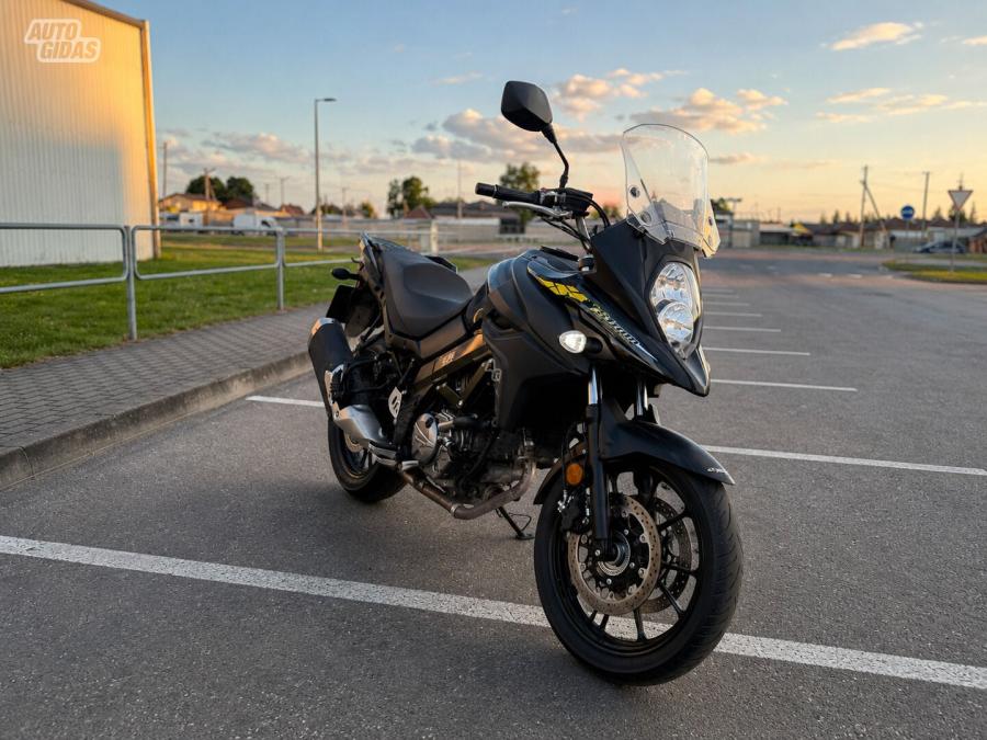Black Suzuki DL 2023 in Taurage, with an engine capacity of 0.65 L and mileage of 38 thousand km for 4800 €, photo 4 on AUTOMOTO.COM.LV