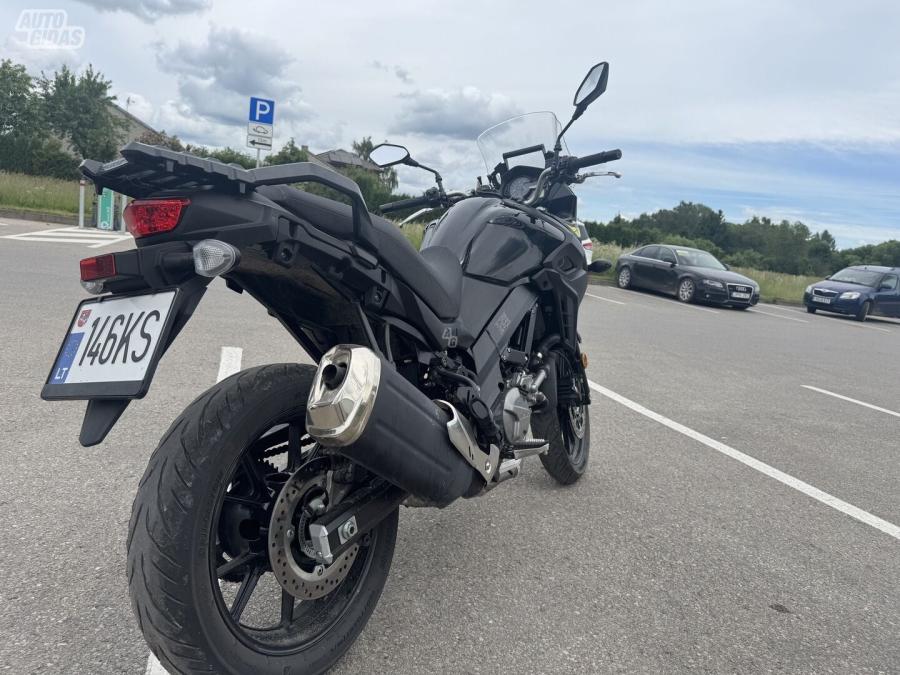 Black Suzuki DL 2023 in Taurage, with an engine capacity of 0.65 L and mileage of 38 thousand km for 4800 €, photo 7 on AUTOMOTO.COM.LV