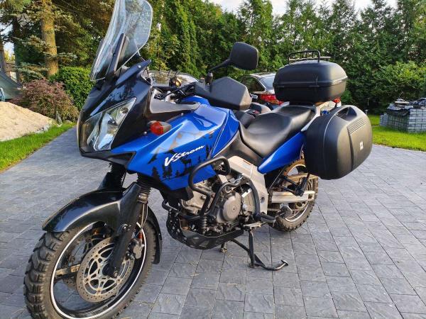 Suzuki DL 2004 in Vilnius on AUTOMOTO.COM.LV Blue Suzuki DL 2004 in Vilnius, with an engine capacity of 0.65 L and mileage of 68 thousand km for 2500 €, photo 8 on AUTOMOTO.COM.LV