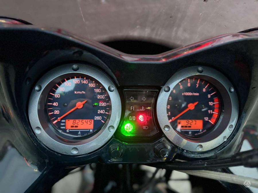 Pelēks Suzuki DL 2002 Alīta, ar dzinēja tilpumu 1.00 L un nobraukumu 83 tūkst. km par 2200 €, foto 6 vietnē AUTOMOTO.COM.LV