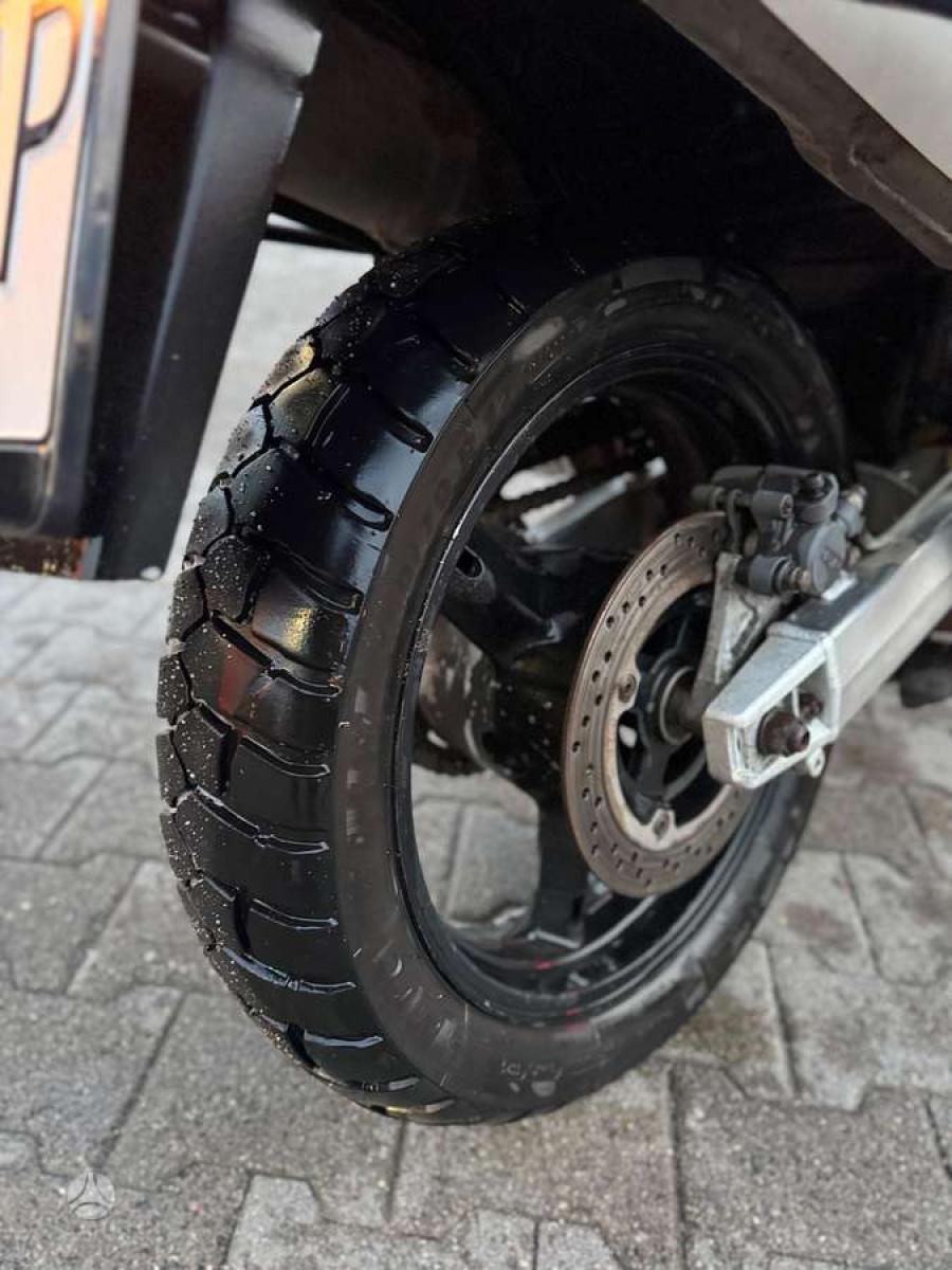Pelēks Suzuki DL 2002 Alīta, ar dzinēja tilpumu 1.00 L un nobraukumu 83 tūkst. km par 2200 €, foto 7 vietnē AUTOMOTO.COM.LV