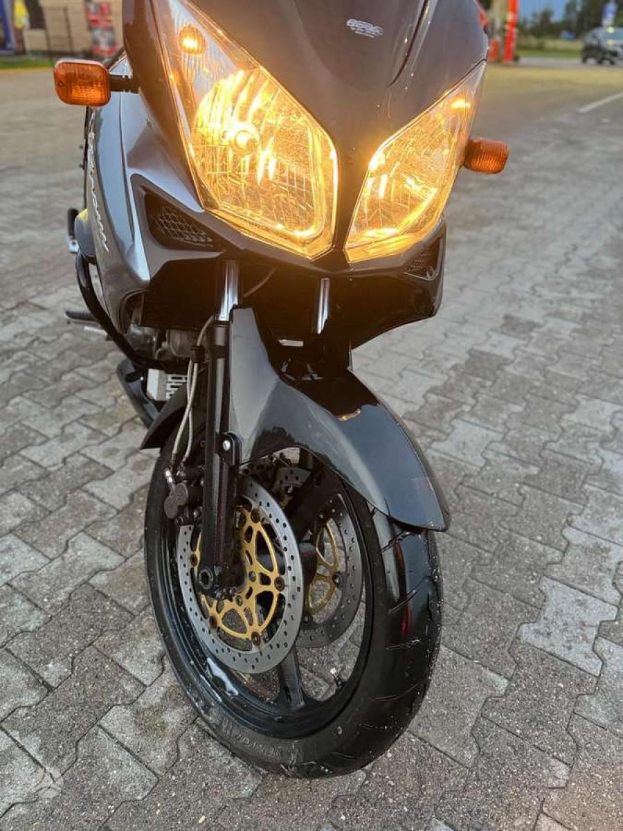Pelēks Suzuki DL 2002 Alīta, ar dzinēja tilpumu 1.00 L un nobraukumu 83 tūkst. km par 2200 €, foto 8 vietnē AUTOMOTO.COM.LV