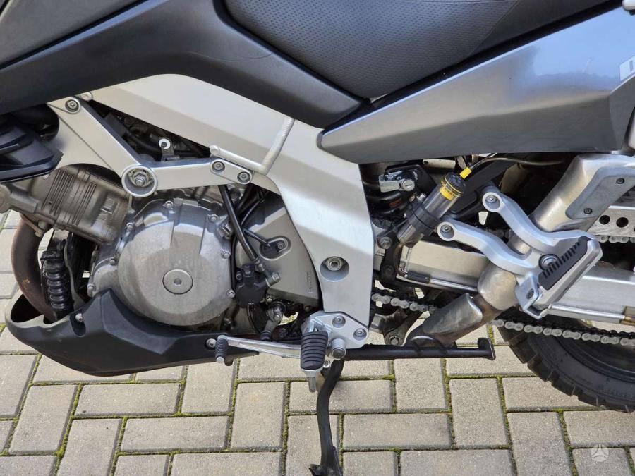 Pelēks Suzuki DL 2003 Viļņa, ar dzinēja tilpumu 1.00 L un nobraukumu 49 tūkst. km par 2850 €, foto 5 vietnē AUTOMOTO.COM.LV