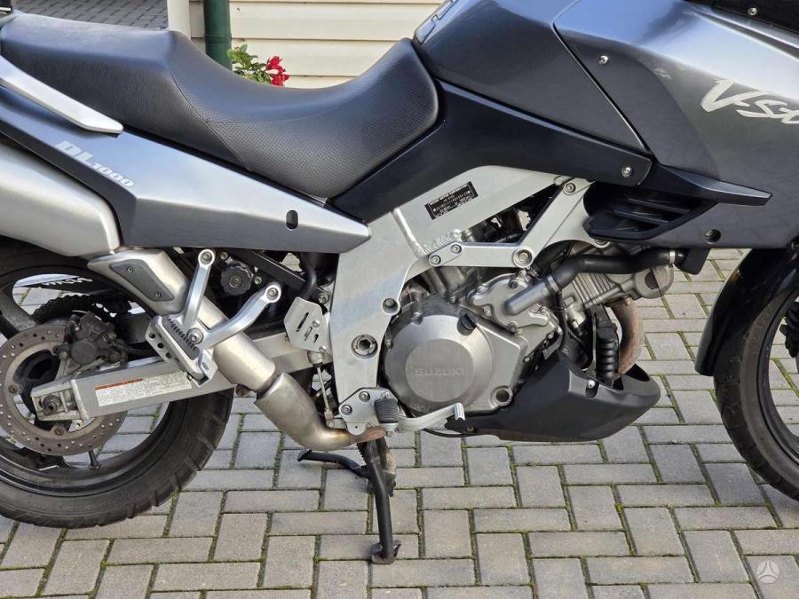 Pelēks Suzuki DL 2003 Viļņa, ar dzinēja tilpumu 1.00 L un nobraukumu 49 tūkst. km par 2850 €, foto 7 vietnē AUTOMOTO.COM.LV