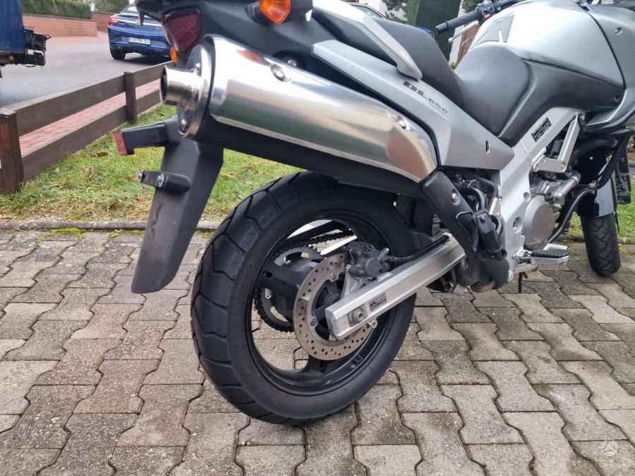 Grey Suzuki DL 2004 in Klaipeda, with an engine capacity of 0.65 L and mileage of 32 thousand km for 2900 €, photo 7 on AUTOMOTO.COM.LV
