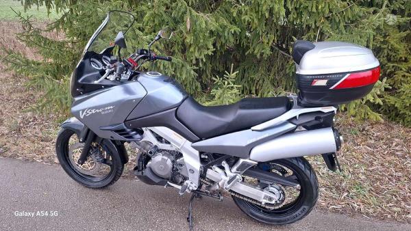 Pelēks Suzuki DL 2005 Kauņa, ar dzinēja tilpumu 1.00 L un nobraukumu 55 tūkst. km par 2700 €, foto 2 vietnē AUTOMOTO.COM.LV