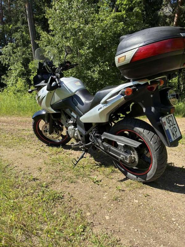 Pelēks Suzuki DL 2005 Ukmergė, ar dzinēja tilpumu 0.65 L un nobraukumu 67 tūkst. km par 2700 €, foto 1 vietnē AUTOMOTO.COM.LV