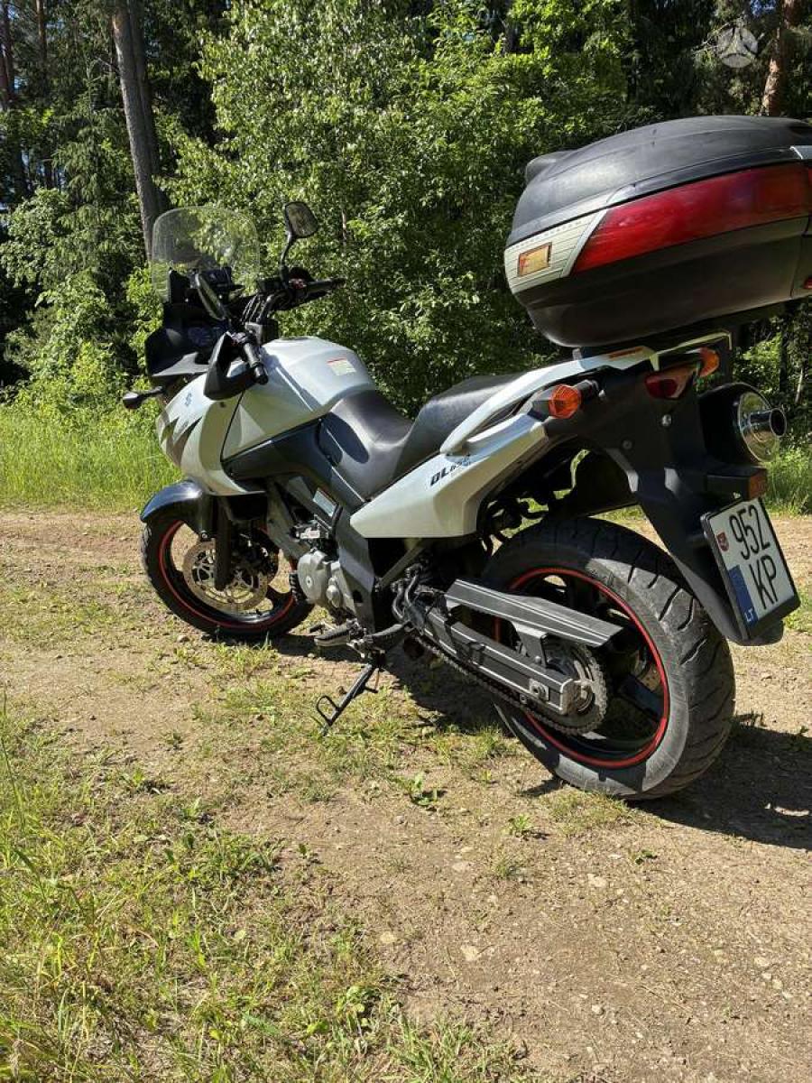 Pelēks Suzuki DL 2005 Ukmergė, ar dzinēja tilpumu 0.65 L un nobraukumu 67 tūkst. km par 2700 €, foto 1 vietnē AUTOMOTO.COM.LV