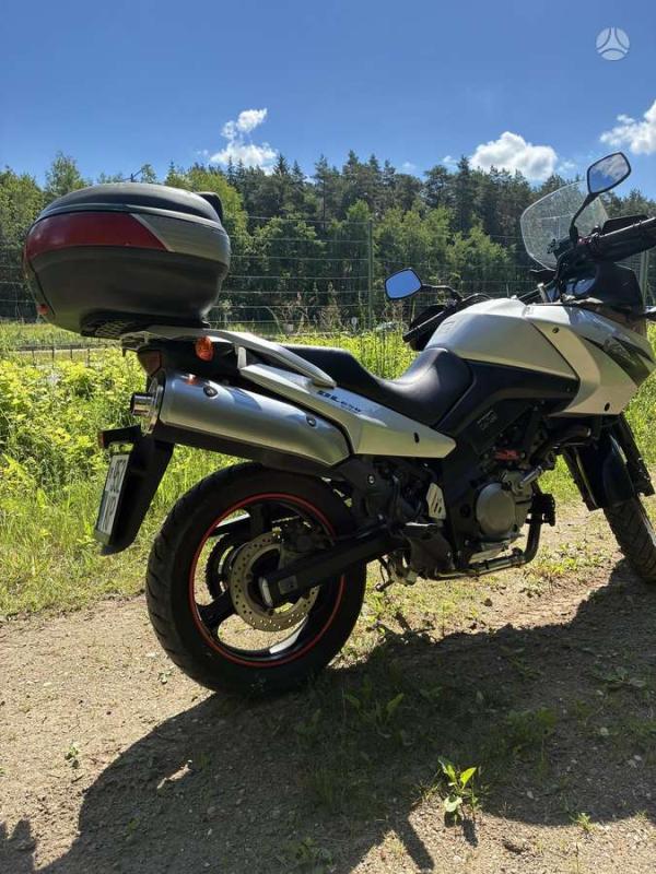 Pelēks Suzuki DL 2005 Ukmergė, ar dzinēja tilpumu 0.65 L un nobraukumu 67 tūkst. km par 2700 €, foto 2 vietnē AUTOMOTO.COM.LV
