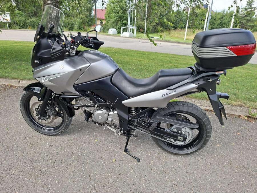 Grey Suzuki DL 2008 in Taurage, with an engine capacity of 0.65 L and mileage of 61 thousand km for 3200 €, photo 1 on AUTOMOTO.COM.LV