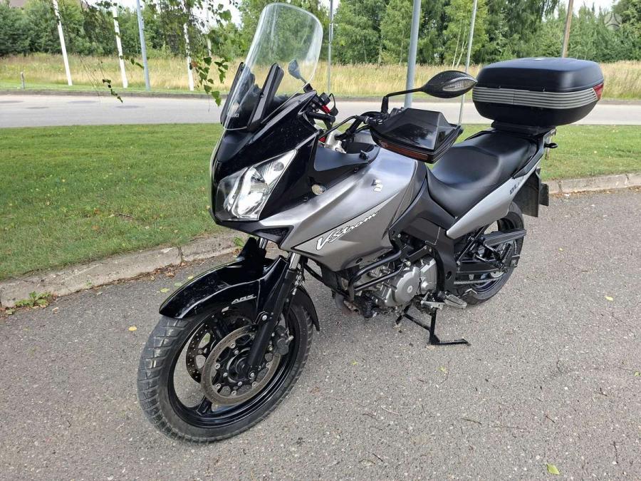 Grey Suzuki DL 2008 in Taurage, with an engine capacity of 0.65 L and mileage of 61 thousand km for 3200 €, photo 3 on AUTOMOTO.COM.LV