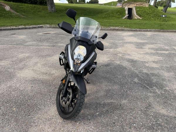 Grey Suzuki DL 2021 in Kaunas, with an engine capacity of 0.65 L and mileage of 55 thousand km for 4350 €, photo 1 on AUTOMOTO.COM.LV