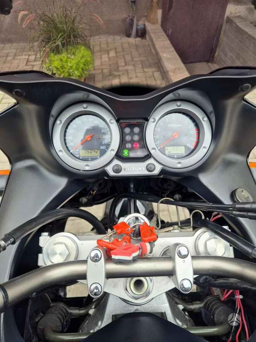 Suzuki DL 2003 in Prienai, with an engine capacity of 1.00 L and mileage of 75 thousand km for 2950 €, photo 12 on AUTOMOTO.COM.LV