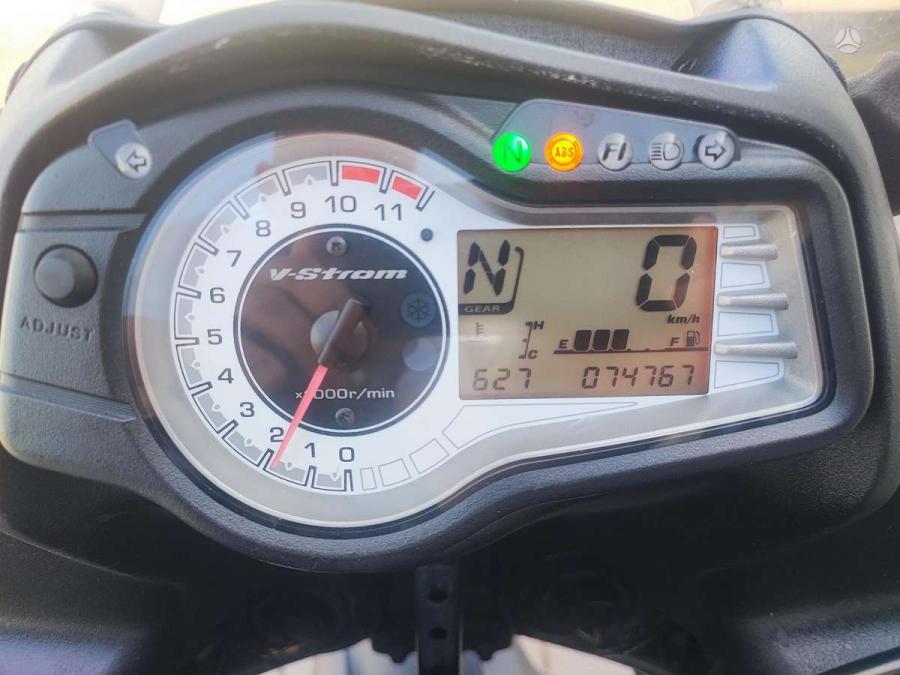 Сузуки DL 2012 в Каунас, объемом двигателя 0.65 л и пробегом 75 тыс. км за 3600 €, фото 6 на AUTOMOTO.COM.LV