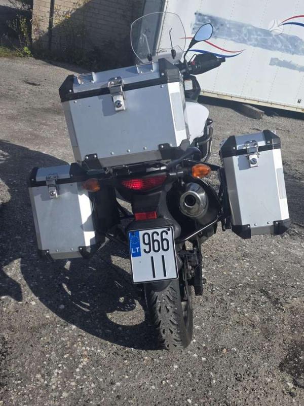 Suzuki DL 2013 in Klaipeda on AUTOMOTO.COM.LV Suzuki DL 2013 in Klaipeda, with an engine capacity of 0.65 L and mileage of 41 thousand km for 4200 €, photo 5 on AUTOMOTO.COM.LV