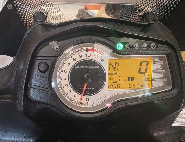 Suzuki DL 2013 in Klaipeda on AUTOMOTO.COM.LV Suzuki DL 2013 in Klaipeda, with an engine capacity of 0.65 L and mileage of 41 thousand km for 4200 €, photo 6 on AUTOMOTO.COM.LV